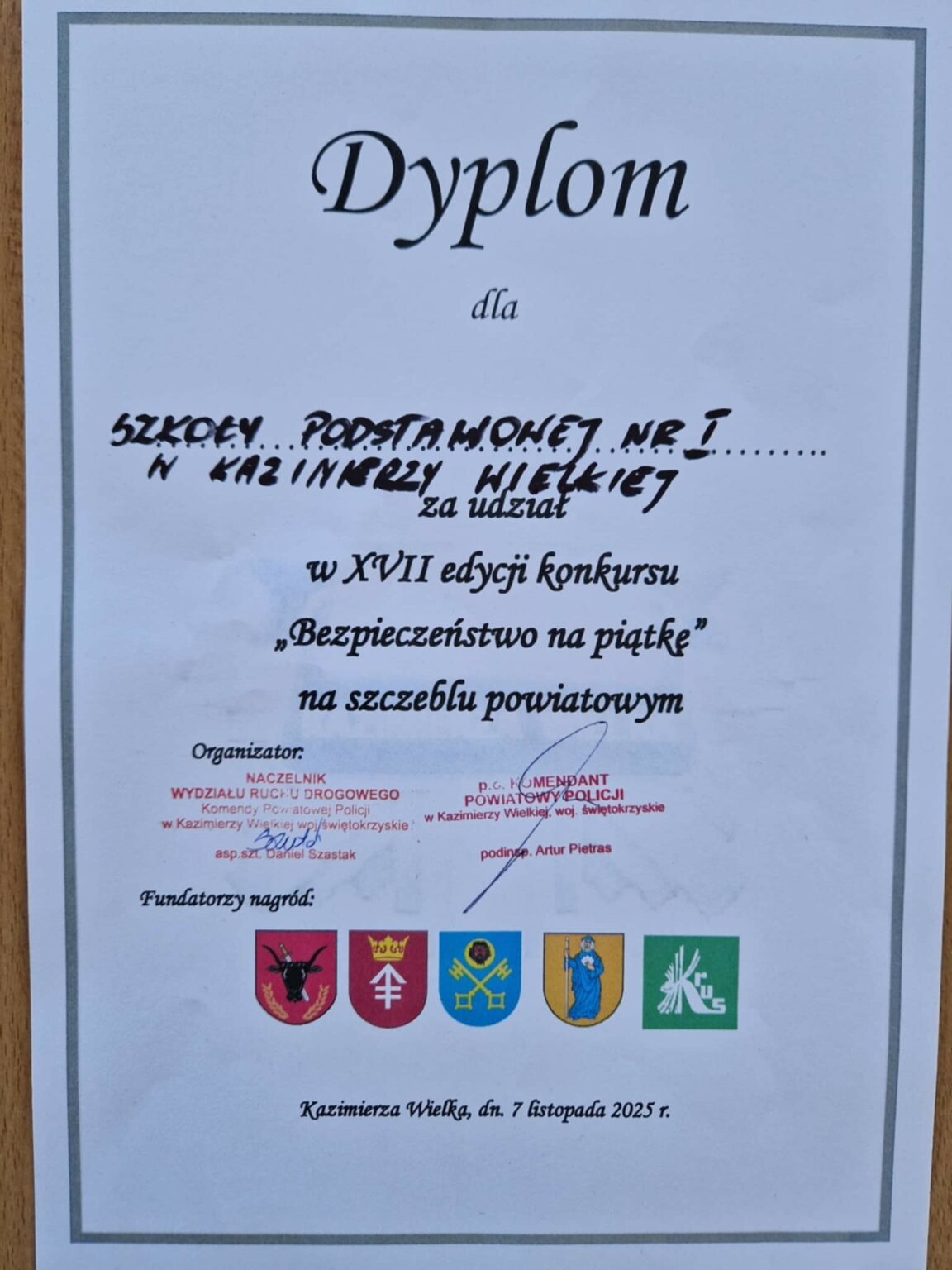 Drużyna klas 5 z 4. miejscem w powiecie w XVII edycji konkursu ...